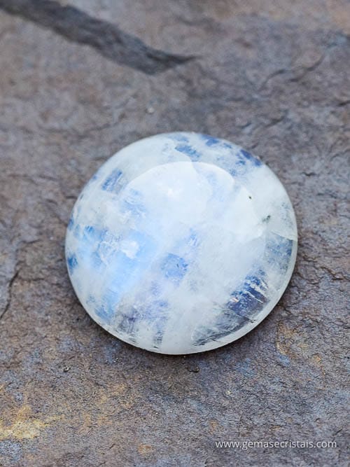 Pedra da Lua propriedades e significado | Gemas e Cristais